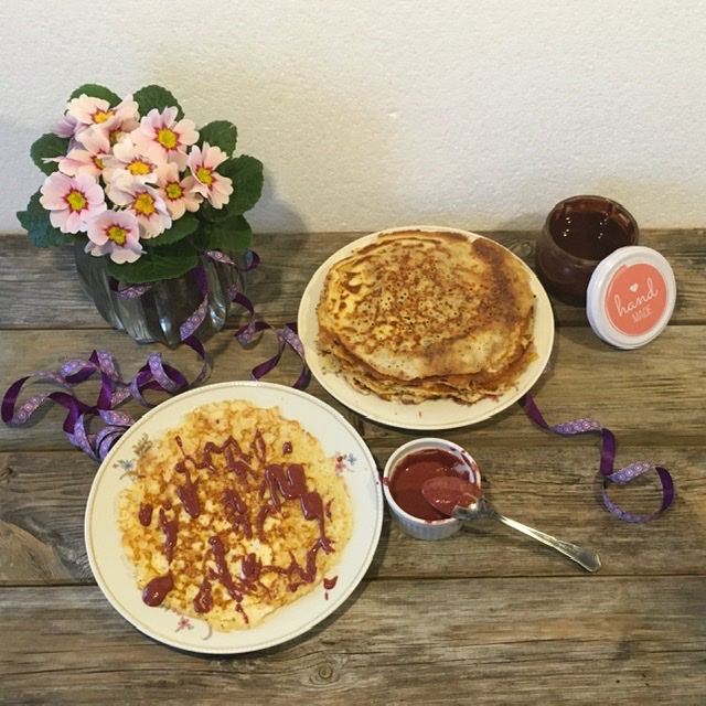 Tynde pandekager med hindbærfyld ~ AnnemetteEngell